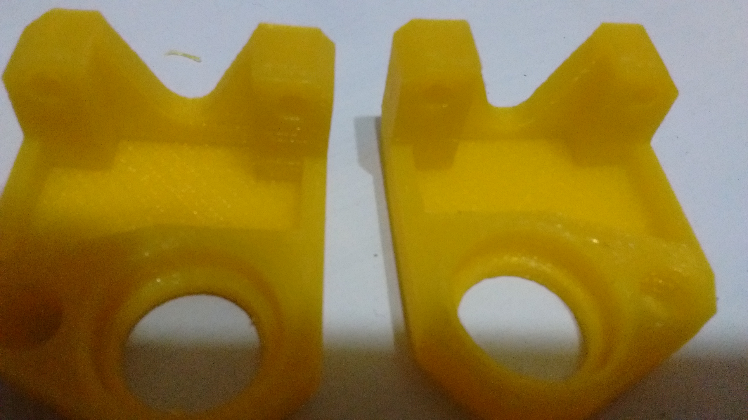 Archivo STL gratis soporte ruleman 608 y varilla lisa 8mm eje z 🔧 ...